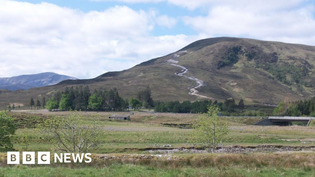 Vehicle tracks 'damaging' landscapes - BBC News