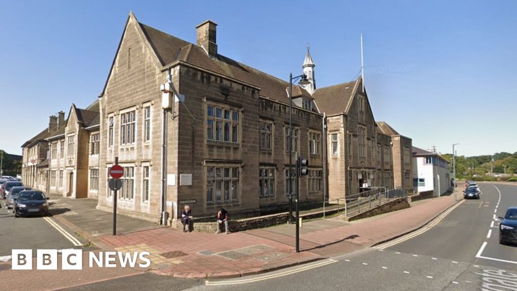 Carlisle banned driver jailed after refusing blood test - BBC News