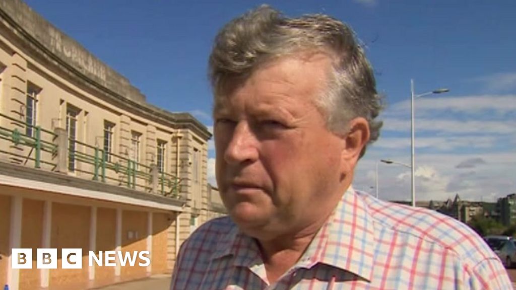 Tributes paid to farmer and businessman Derek Mead - BBC News