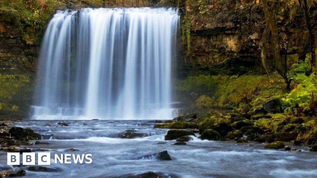 Brecon Beacons fall woman, 72, airlifted to hospital - BBC News