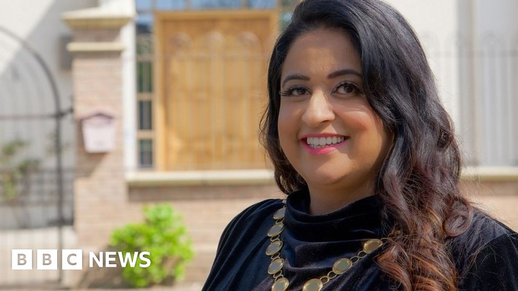 Leamington Spa plans Ukraine vigil to mark year of conflict - BBC News
