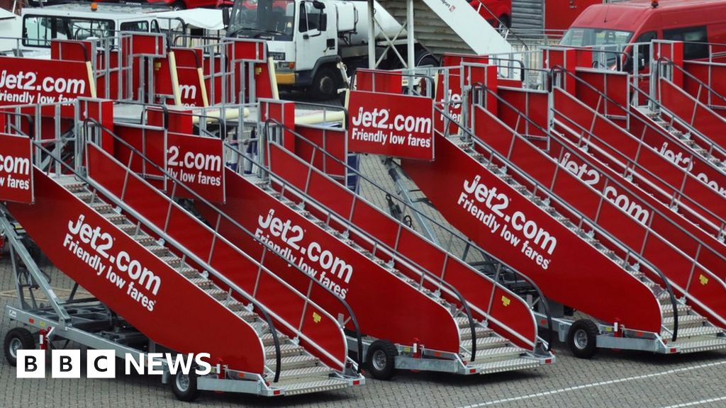 Airline Jet2.com announces 200 jobs in Scotland - BBC News