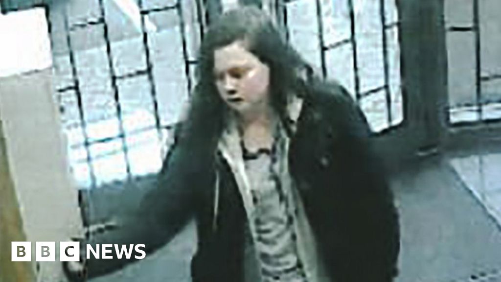 Leah Croucher: Parents plea for missing Milton Keynes teen - BBC News