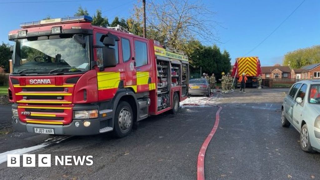 Ripley: Homes evacuated after explosion at substation - BBC News