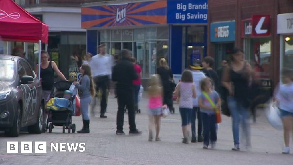 The changing face of UK High Streets - BBC News