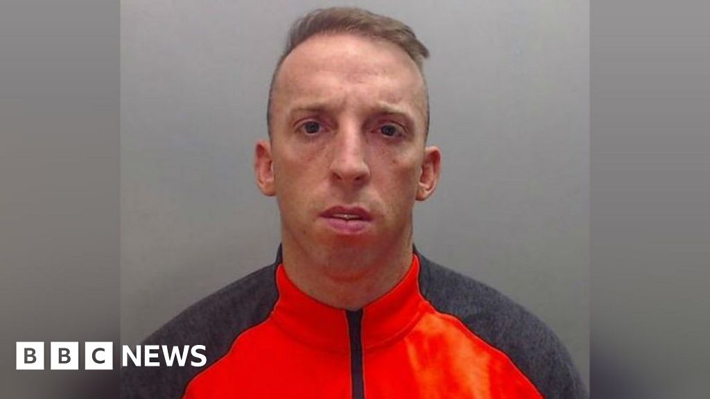 Leon Cullen extradited from UAE over drug and gun offences - BBC News