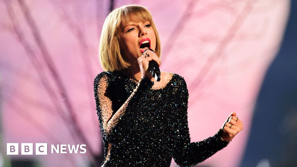 Taylor Swift song question dodged by Harry Styles - BBC News