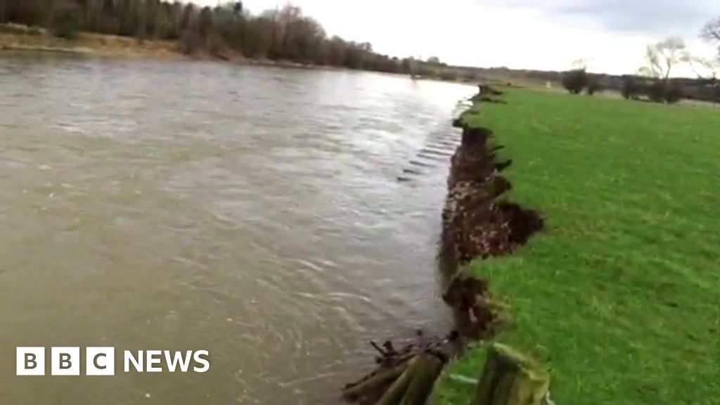 Cumbria flood: 'This field used to extend for another 25m' - BBC News