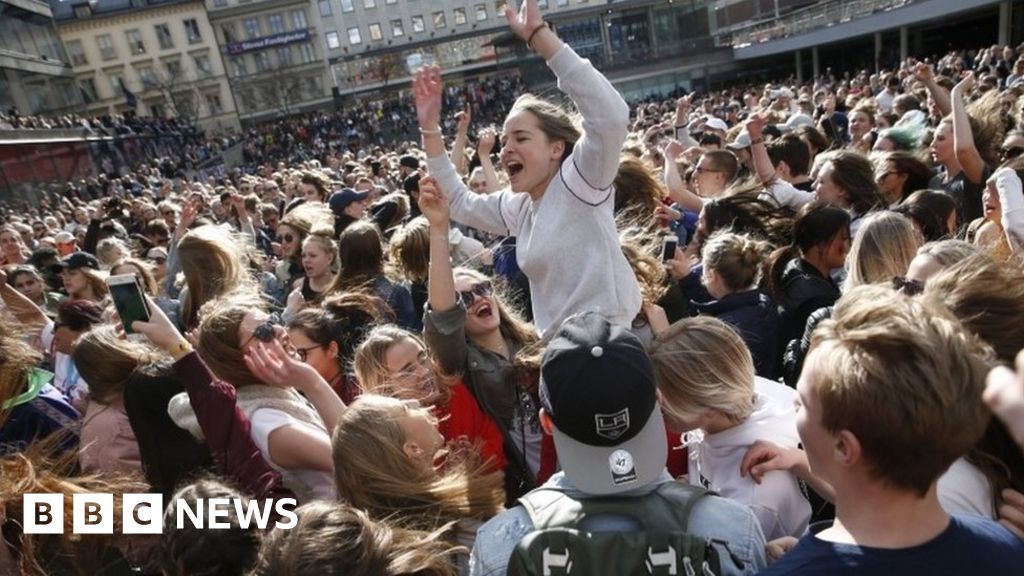 Avicii: Fans gather in Stockholm to remember superstar DJ - BBC News