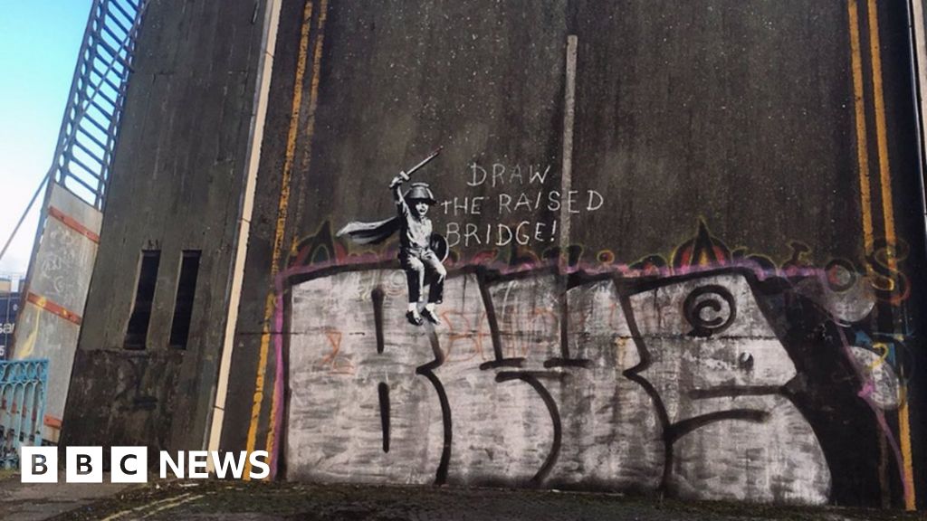 Banksy mural in Hull to be moved to replica 'bridge' - BBC News