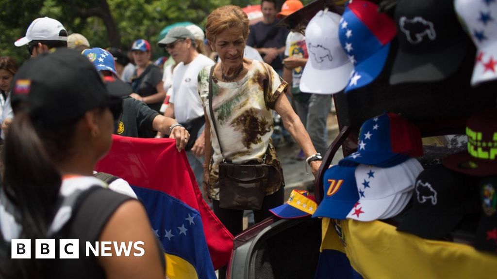 Venezuela protests: a week in pictures - BBC News