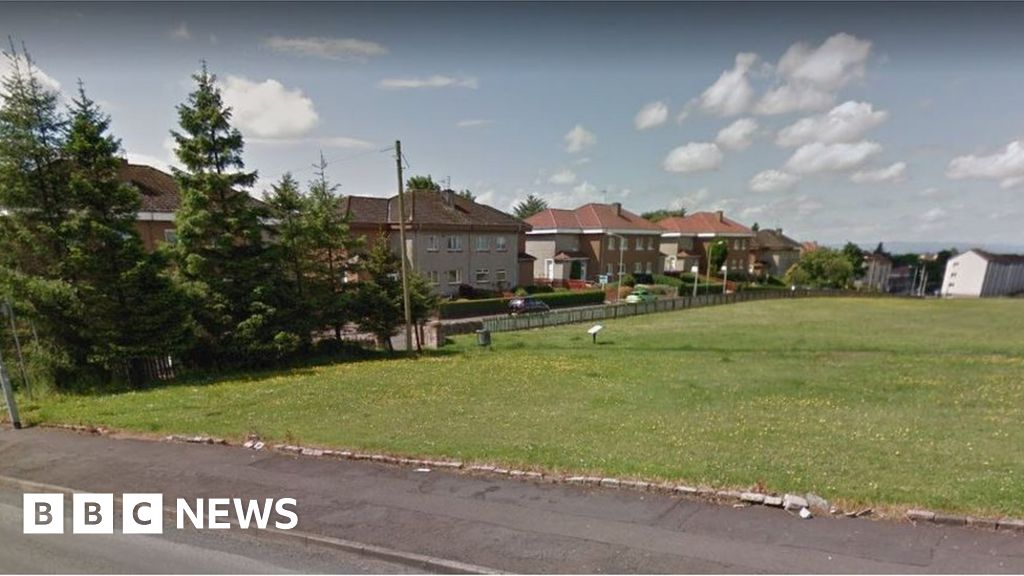 Death of man, 28, in Robroyston treated as suspicious - BBC News