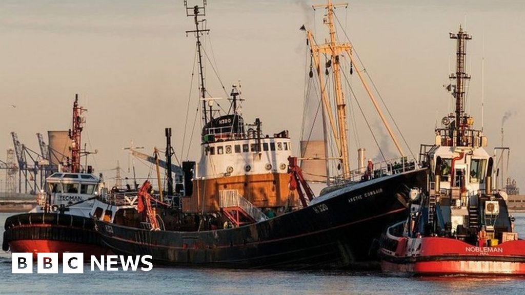 Arctic Corsair: Famous Hull trawler towed to new berth - BBC News
