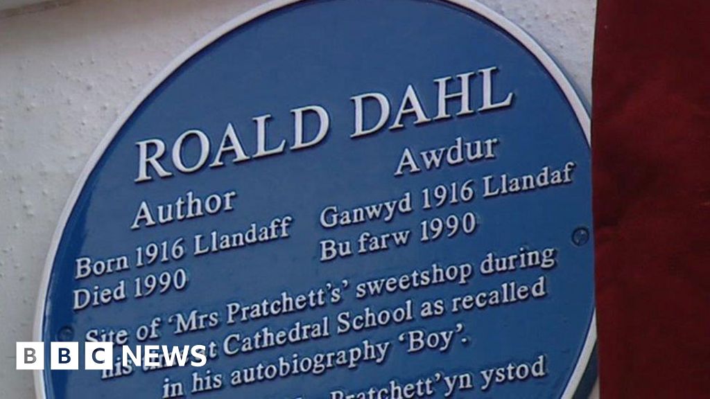 Roald Dahl's widow Felicity on 'The Great Mouse Plot' - BBC News