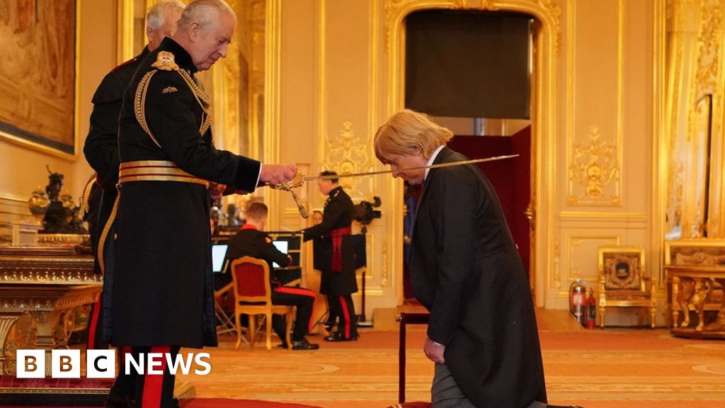 Sir Michael Fabricant: Veteran MP knighted by King - BBC News