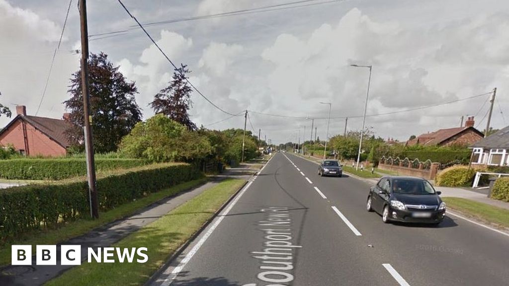 Woman dies after crashing into tree in Tarleton - BBC News
