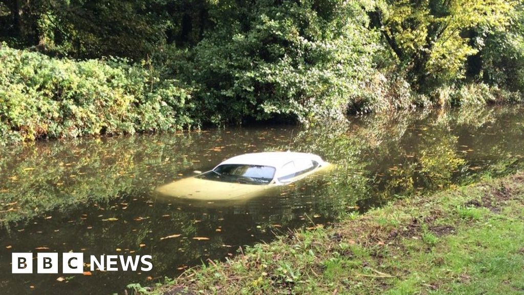 Cookley crashed car submerged in canal - BBC News