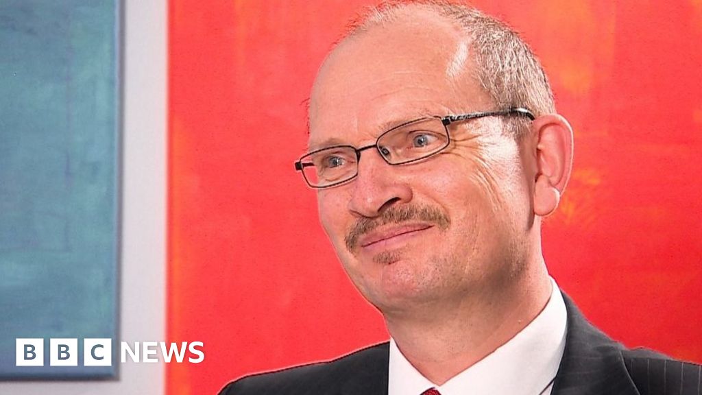Ipswich MP Sandy Martin on life as a gay politician - BBC News