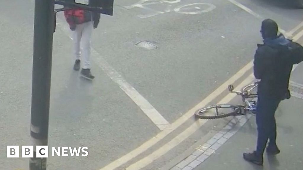 Derlano Samuels murder: CCTV shows teen moments before death - BBC News