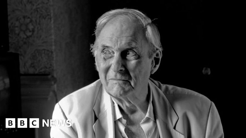 Lord Barnard dies aged 92 at Raby Castle - BBC News