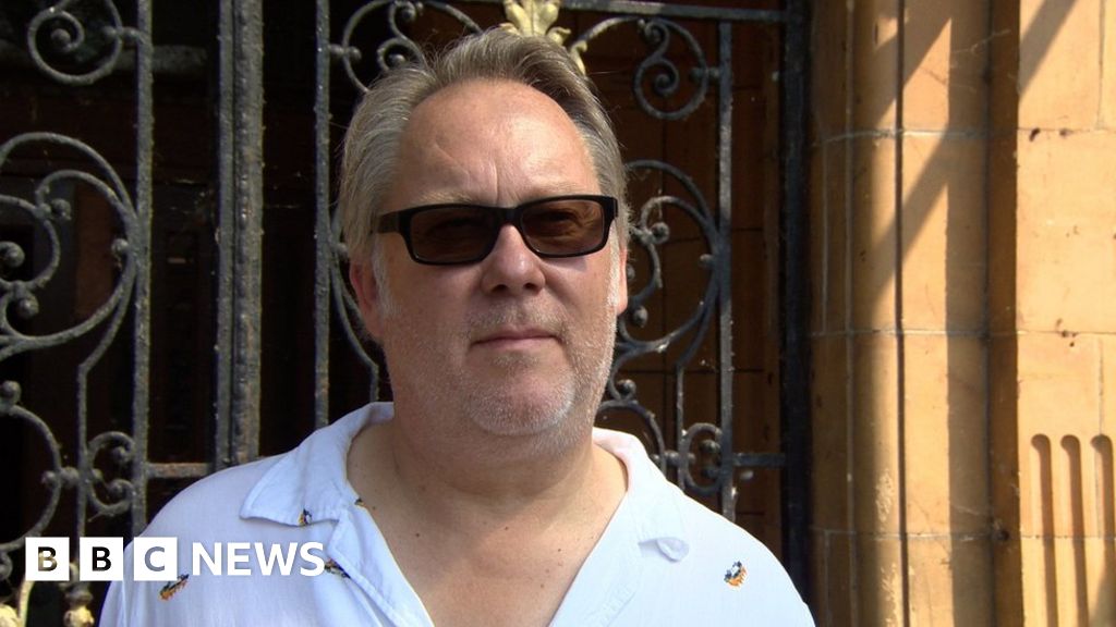 Vic Reeves backs bid to save Folkestone's Leas Pavilion - BBC News