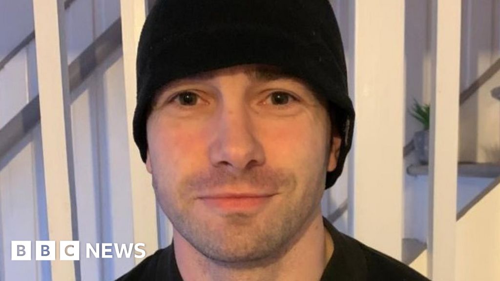 Jenners fire: Funeral service for firefighter Barry Martin - BBC News