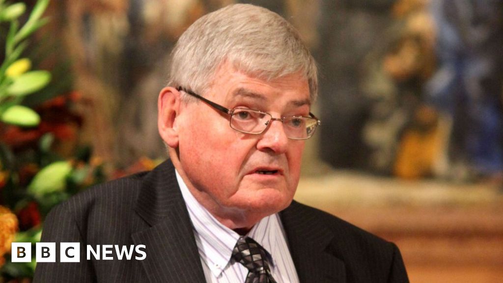 Former Guardian editor Preston dies at 79