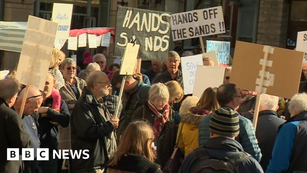 Protests over Durham County Council £50m city centre HQ move - BBC News