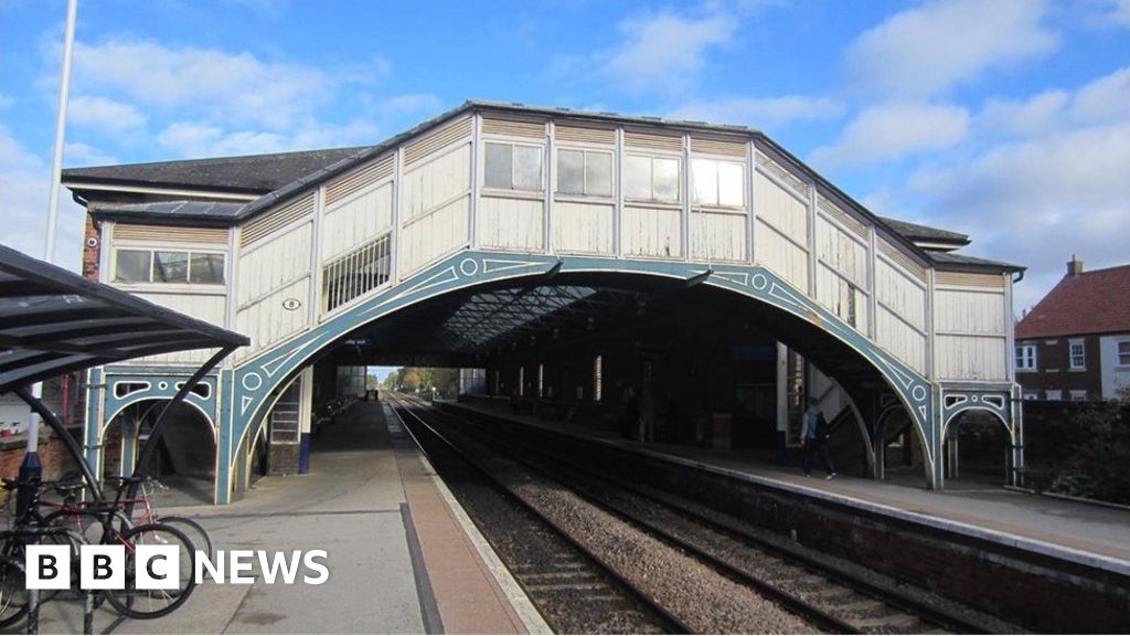 Renovation to start on Beverley's Victorian rail footbridge - BBC News