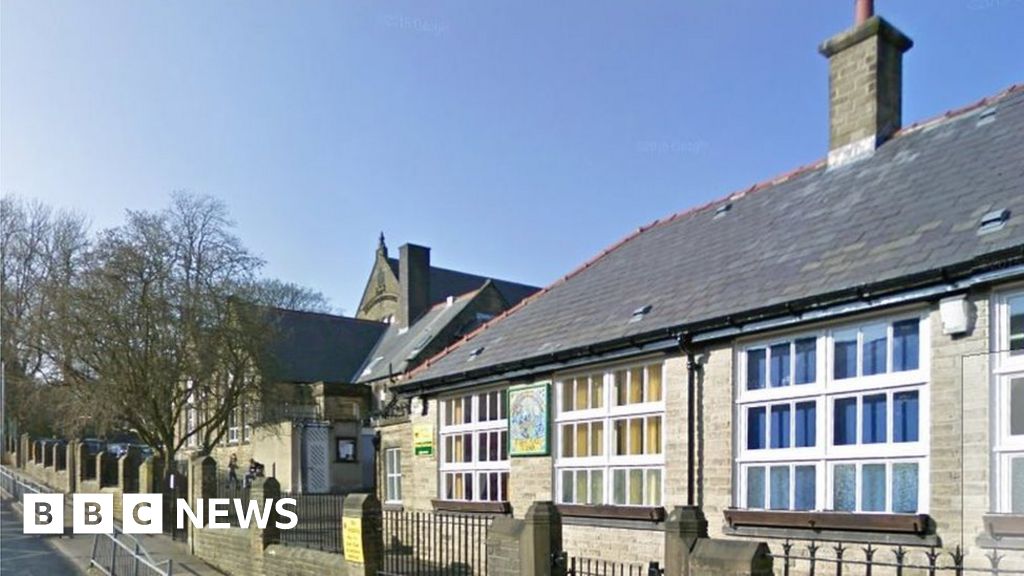 Barrowford 'proud' letter school rated inadequate by Ofsted - BBC News