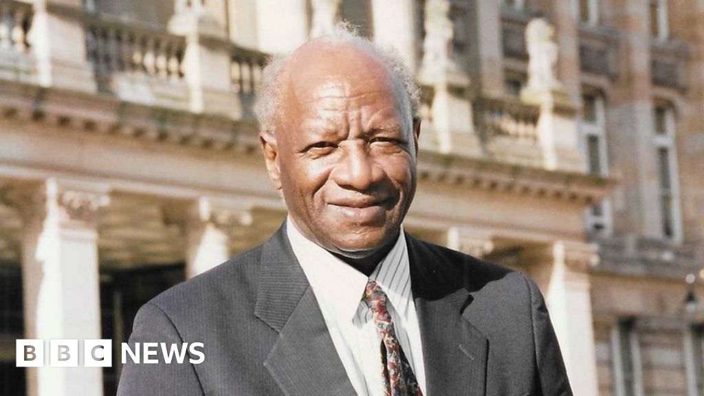 Blue plaque honours Birmingham's first black councillor