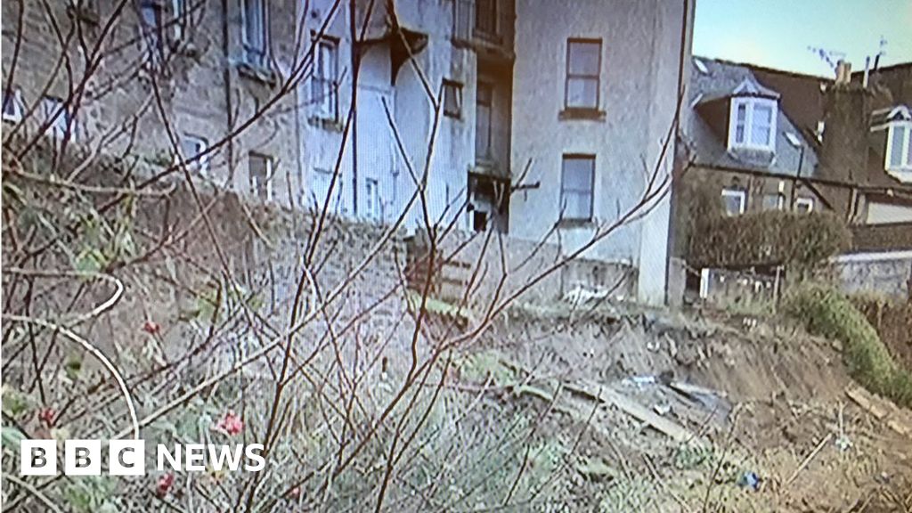 Dundee wall collapse residents allowed home - BBC News