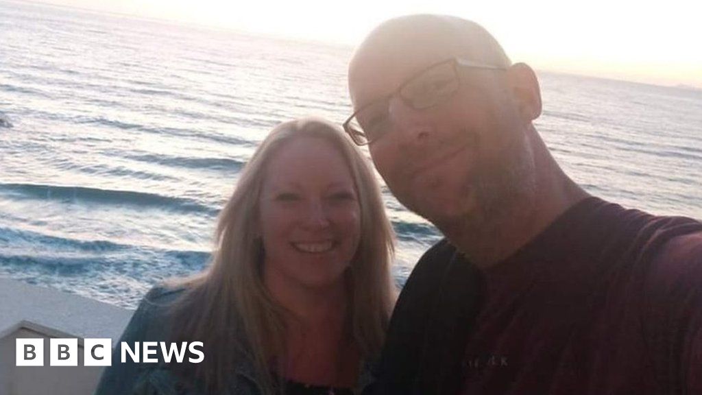 Tributes paid to 'devoted' father killed in Bridgwater crash - BBC News