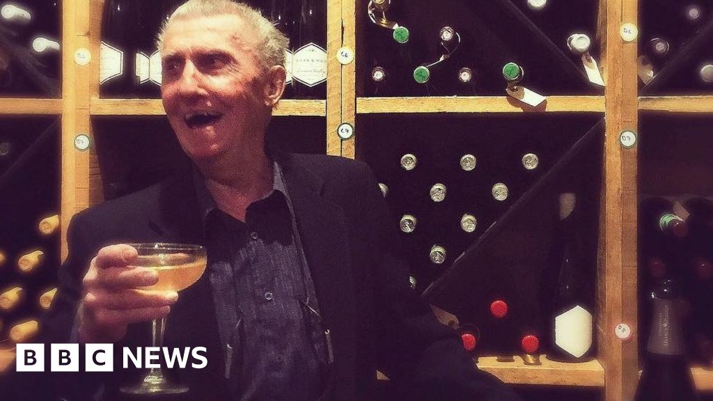 Man returns to bank he robbed 60 years ago for champagne lunch