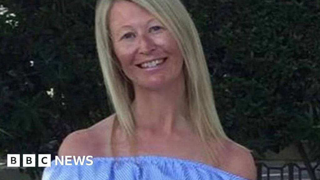 Detective Leanne McKie death: Husband charged with murder - BBC News