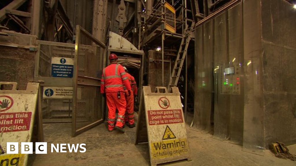Crossrail rock samples stored in Cheshire salt mines - BBC News