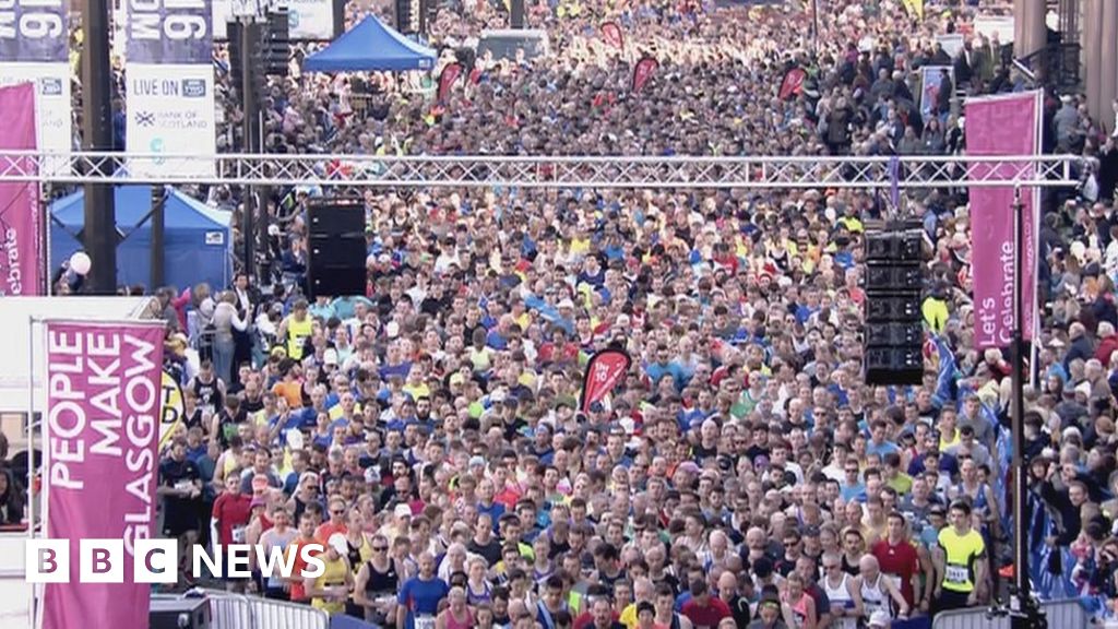 Tens of thousands in Great Scottish Run through Glasgow - BBC News