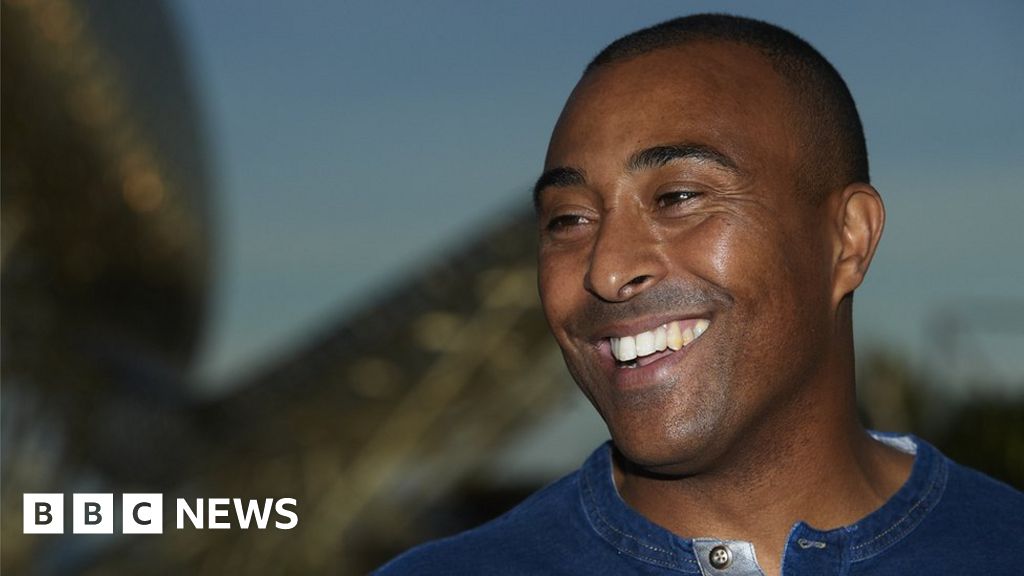 Colin Jackson to get honorary university fellowship - BBC News