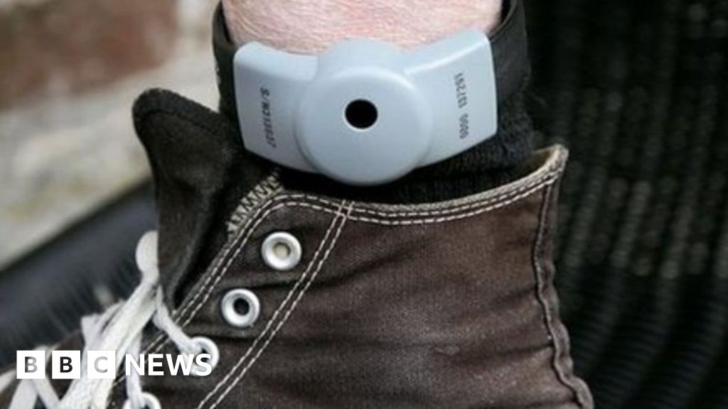 Thames Valley Police gives 'first satellite tag to teen' - BBC News