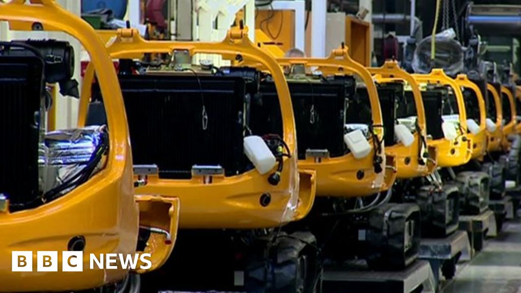JCB in Staffordshire announces 600 new jobs - BBC News