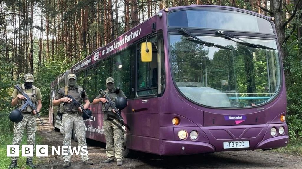 Luton Airport shuttle buses join Ukraine war effort - BBC News