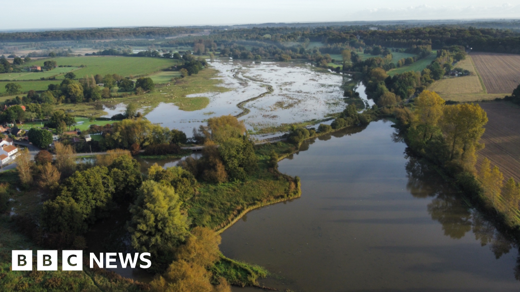 Norfolk and Suffolk floods prompt concerns over future risks - BBC News