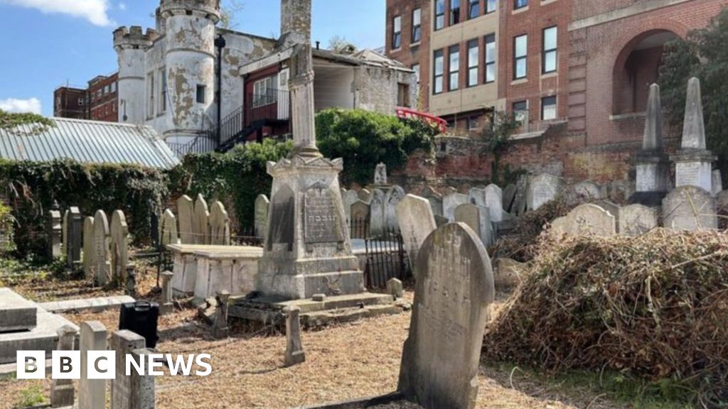 Chatham: Jewish cemetery vandalism treated as hate crime - BBC News