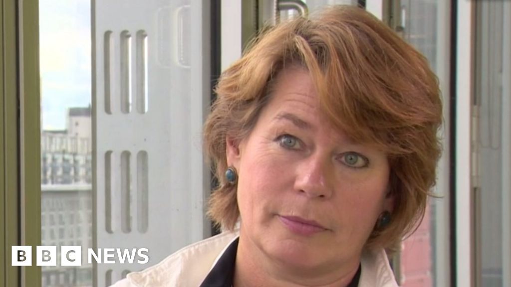 Former MP Michelle Thomson criticises SNP leadership - BBC News