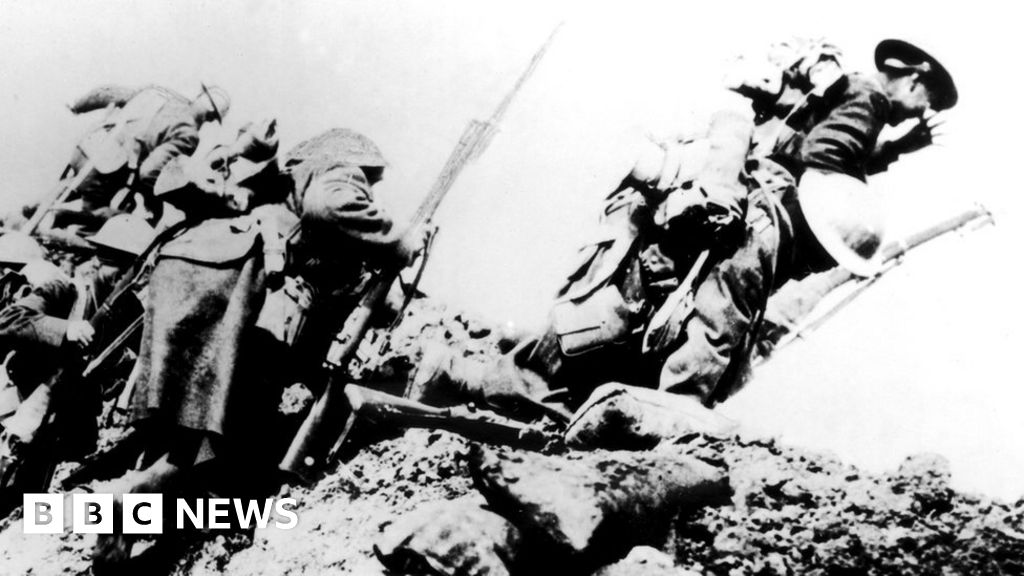 'Swansea Pals' killed in the Battle of the Somme remembered - BBC News