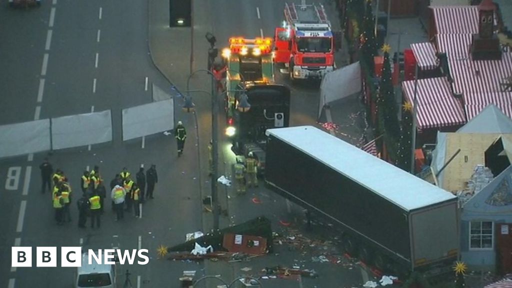 Berlin attack: 'Eerie scene' as Christmas lights still twinkle - BBC News