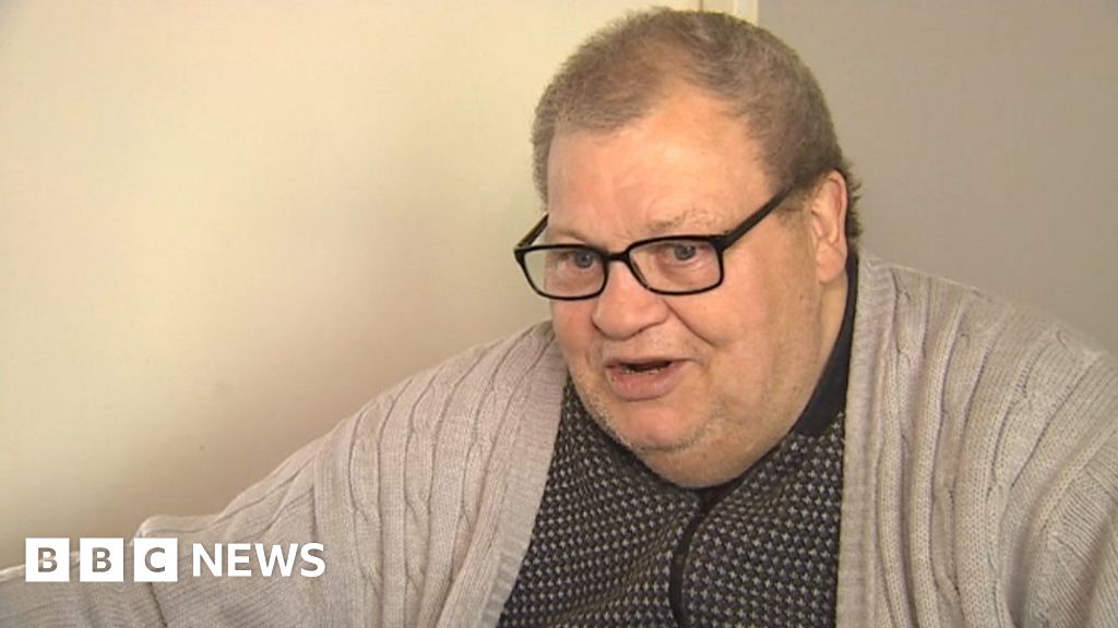 Prestatyn man waited a year for benefits appeal - BBC News