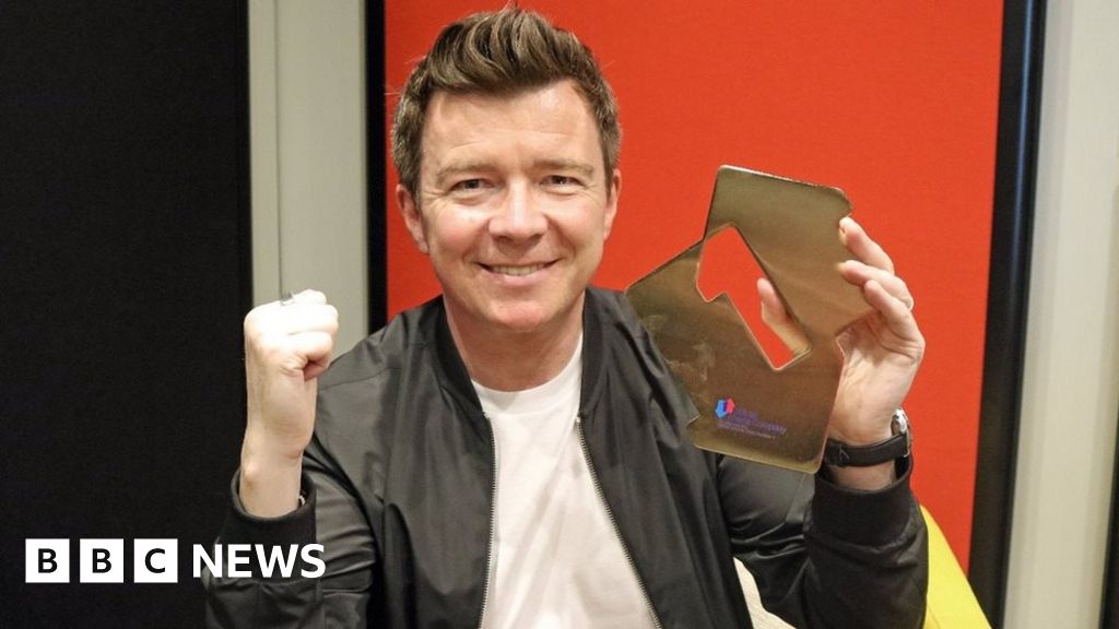 Resurgent Rick Astley tops UK album chart - BBC News