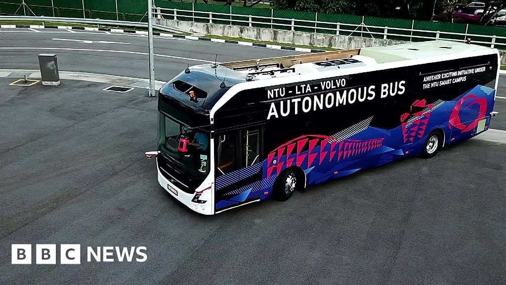 Autonomous bus trialled in Singapore and other tech news - BBC News