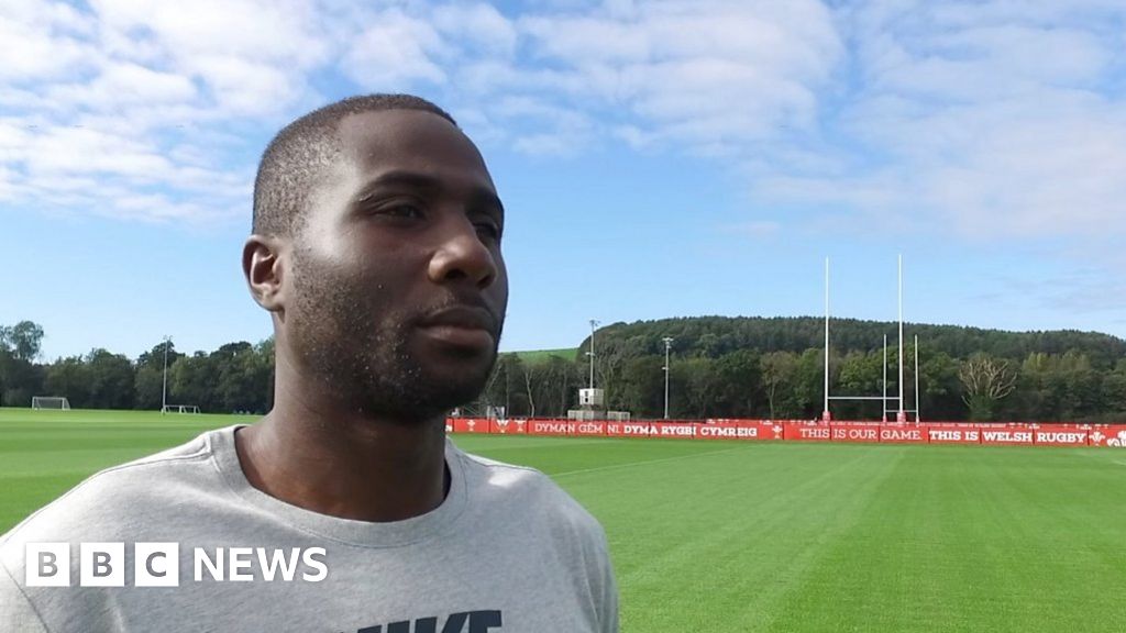 Cardiff City's Bamba: I'm embarrassed about being a cult hero - BBC News